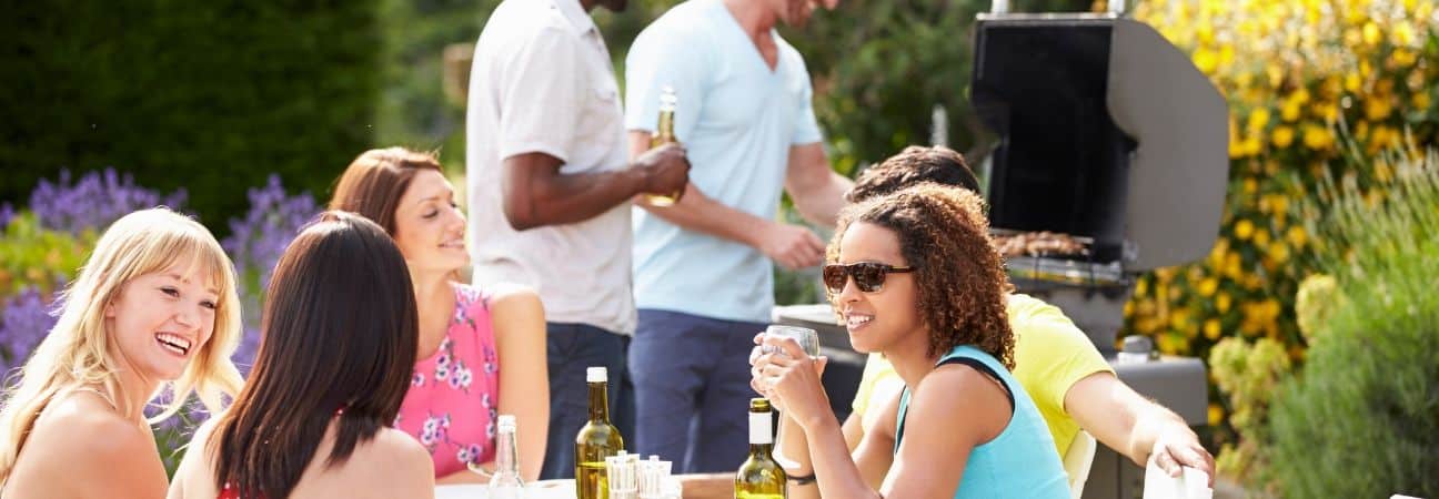 Backyard Summer Parties: 5 Tips for a Successful Setup